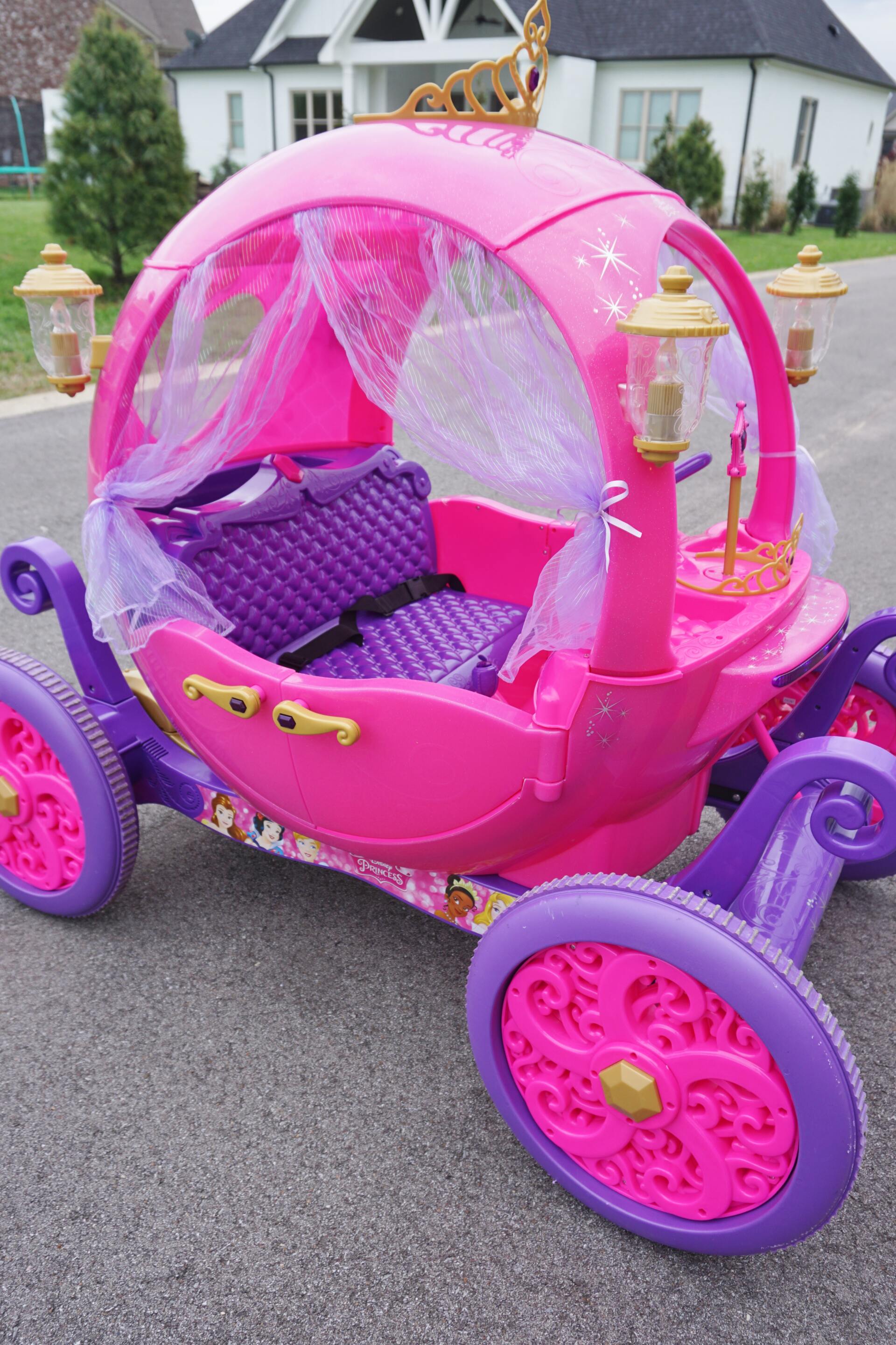 She's Got a Ticket to Ride... Princess Style | Hello! Happiness