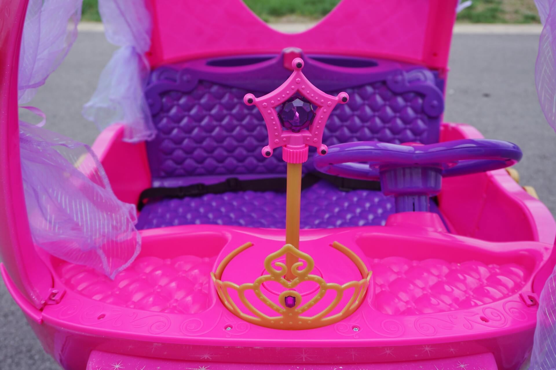 She's Got a Ticket to Ride... Princess Style | Hello! Happiness