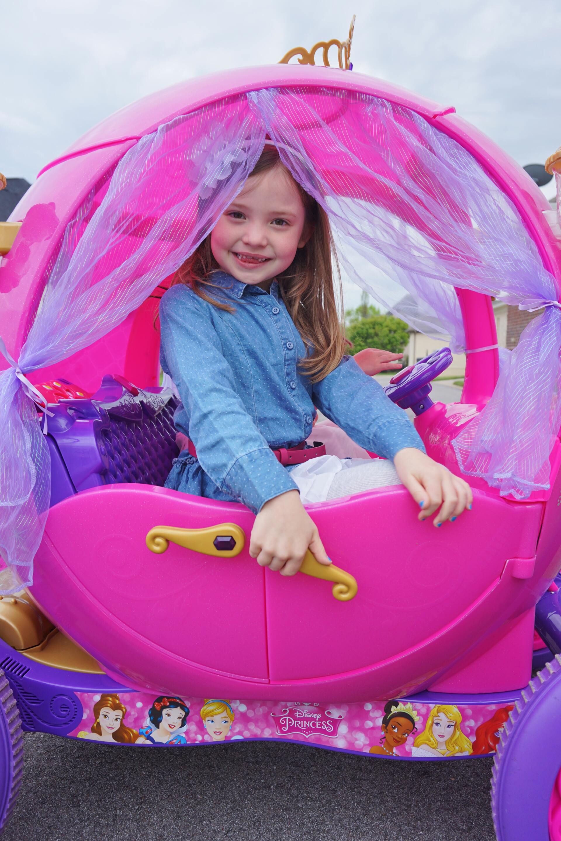 She's Got a Ticket to Ride... Princess Style | Hello! Happiness