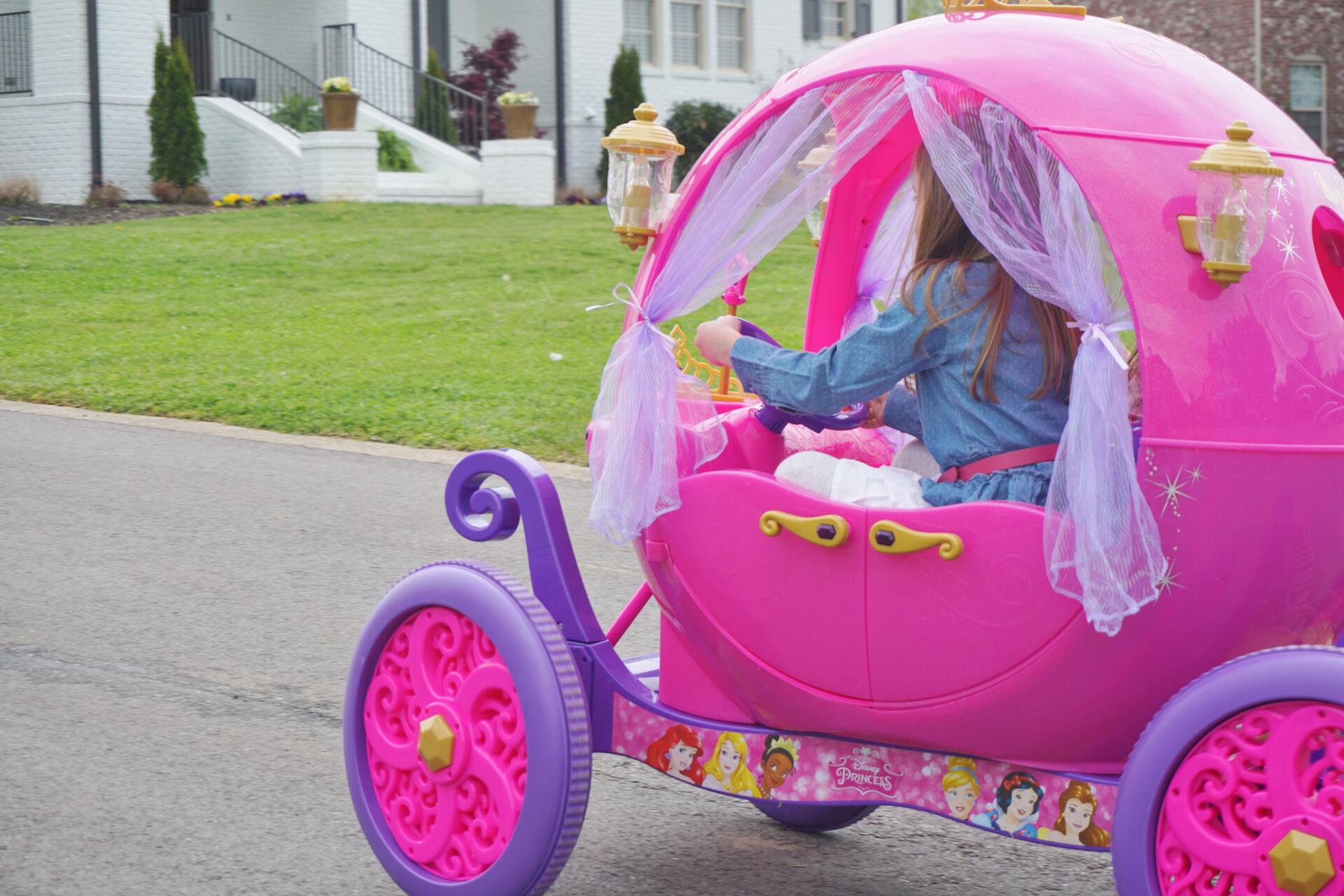 She's Got a Ticket to Ride... Princess Style | Hello! Happiness